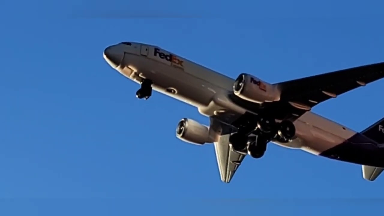 FedEx Express flight ANC-OAK vs DARON FedEx B-777-F - YouTube