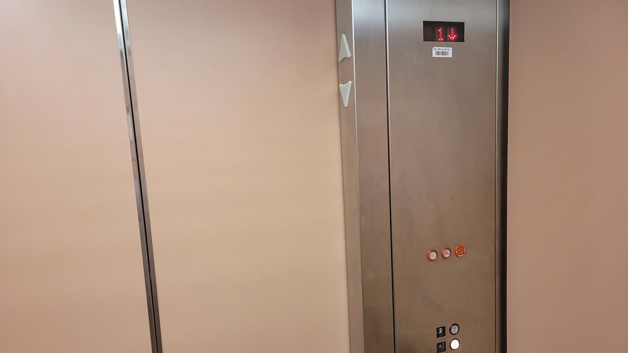 [EL] 1994? Montgomery Conventional Hydraulic Elevator at JCPenney West ...