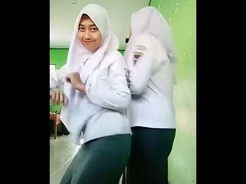 Tik tok hot anak sma goyang pantat auto sange - YouTube