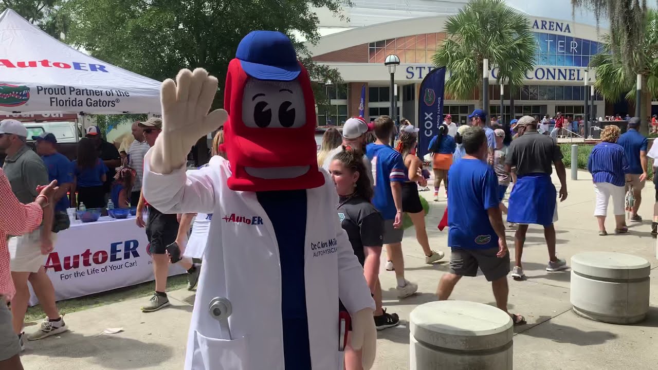 2021 Sept 18 Florida vs Alabama Auto ER Mascot at Fan Fest - YouTube