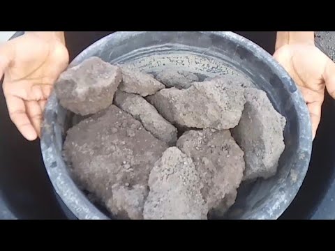 ASMR|| dusty coal pouring and crumbling! crunchy damage chunks! - YouTube