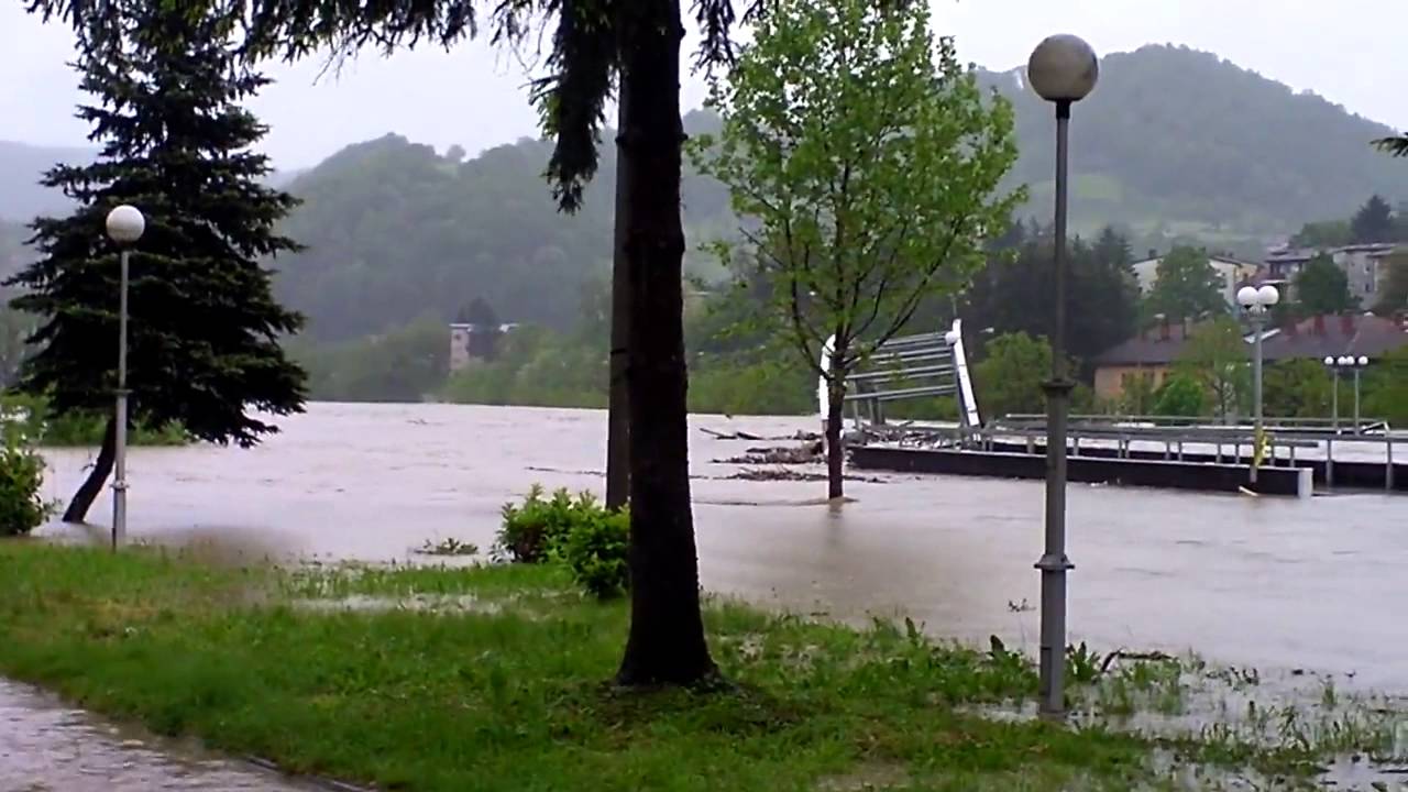 Zavidovici -- Most "Duga" Urusavanj 15.05.2014 - YouTube