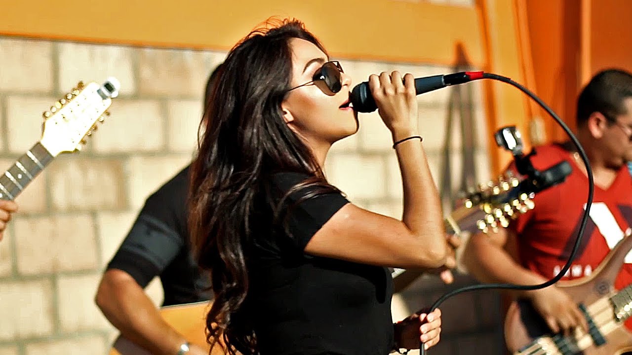 Nena Guzmán ft Primer Grado | A cada rato (en vivo) - YouTube Music