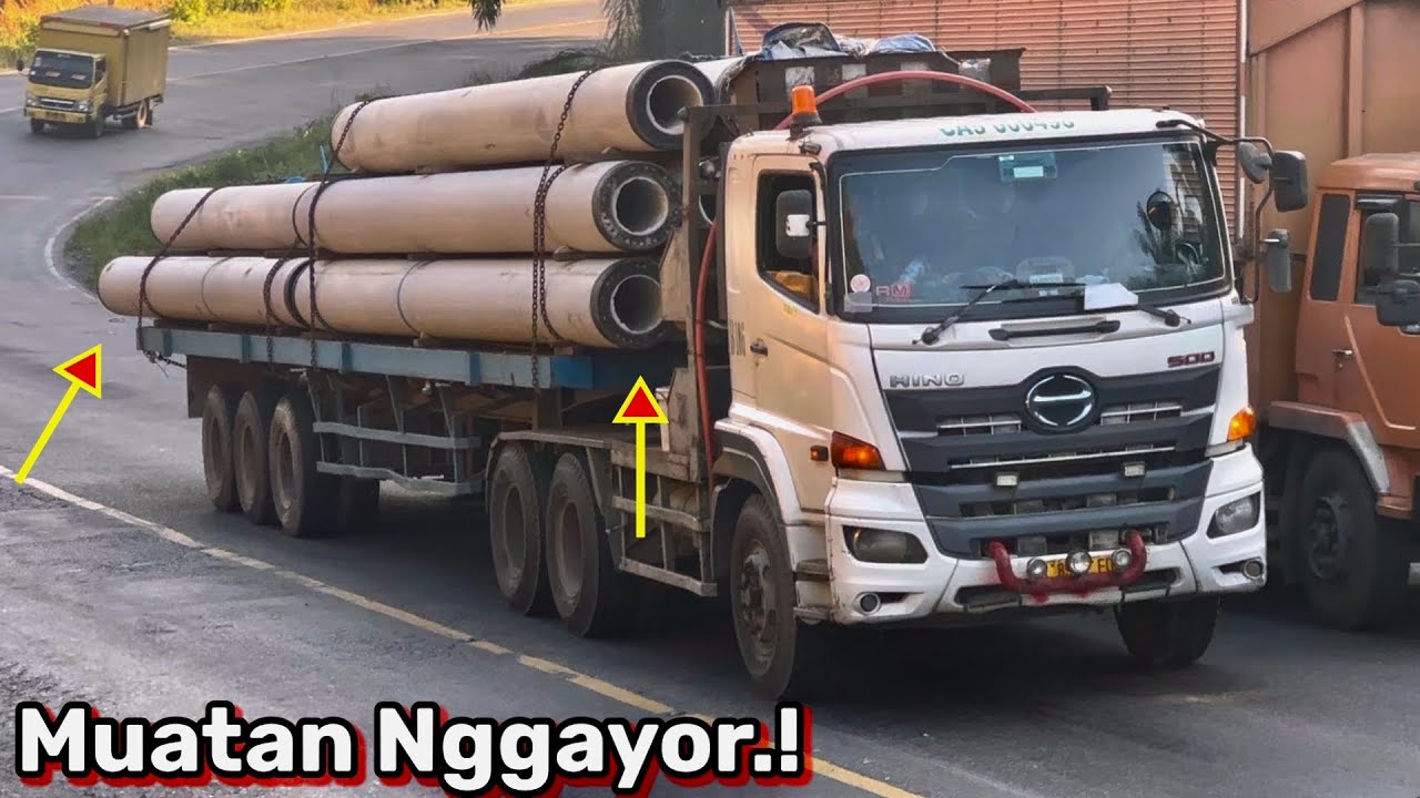 Trailer Muatan Paku Bumi Nggayor Depan Dan Belakang - YouTube