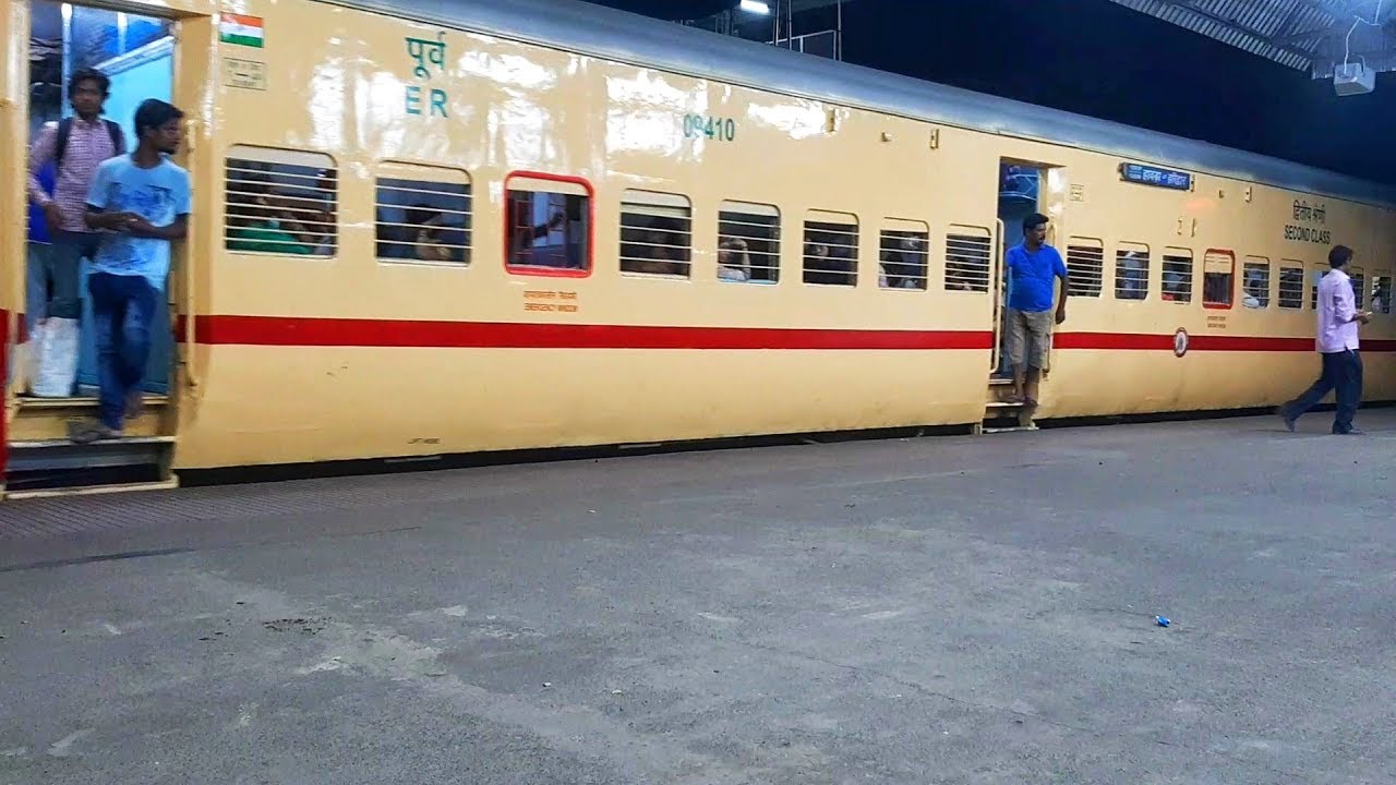 13009 Doon Express Arriving Departureing From Bandel JN Indian 13009-doon-express-arriving-departureing-from-bandel-jn-indian