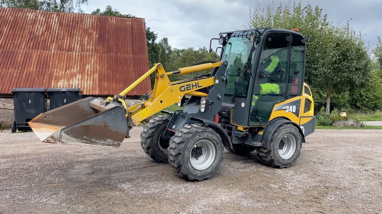 Köp Hjullastare Gehl AL340 med utrustning på Klaravik - YouTube