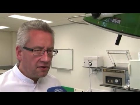 Forensisch patholoog zet vraagtekens bij dossier L - RTL LATE NIGHT ...