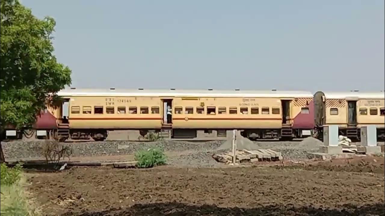 17416 - Haripriya express (Kolhapur to Tirupati) #Speed train #youtube videos #Diesel engine ...