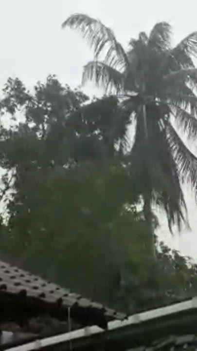 Hujan Angin, Ngeri #Shorts - YouTube