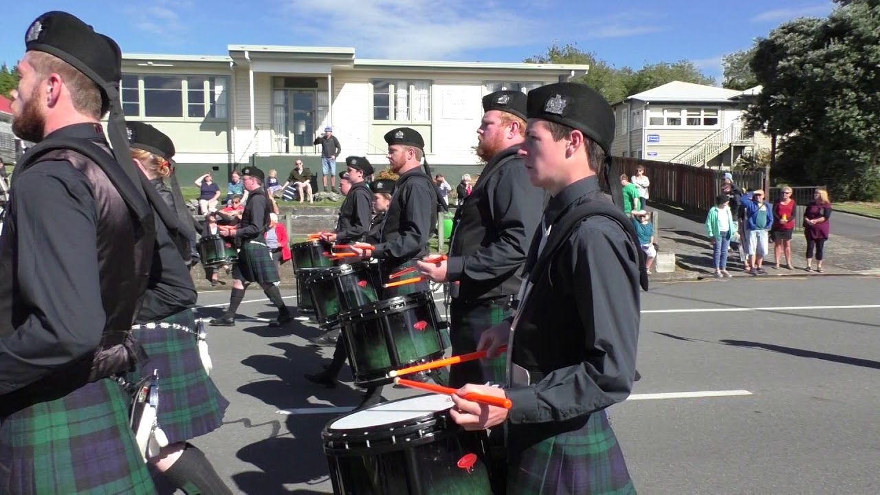 Invercargill Pipe Band 2018 Nationals Street March - YouTube
