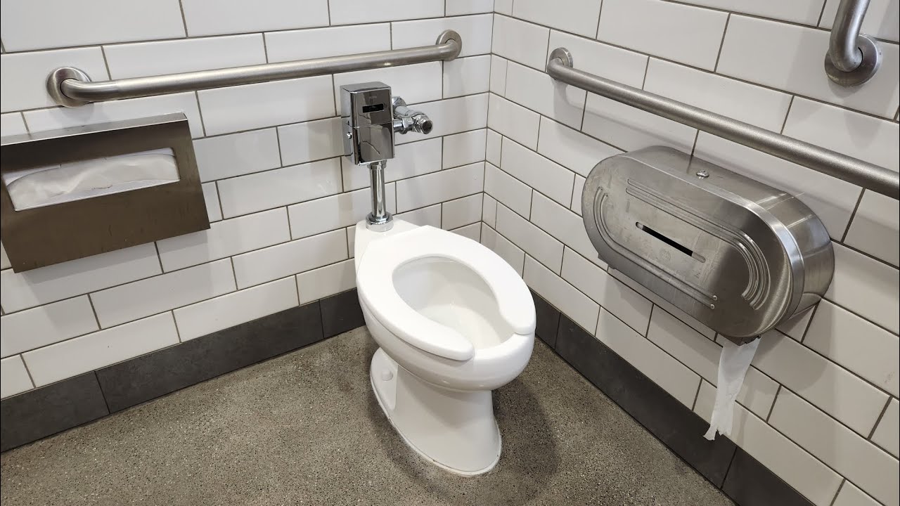 Newer Kohler Highcliff Ultra toilet - YouTube