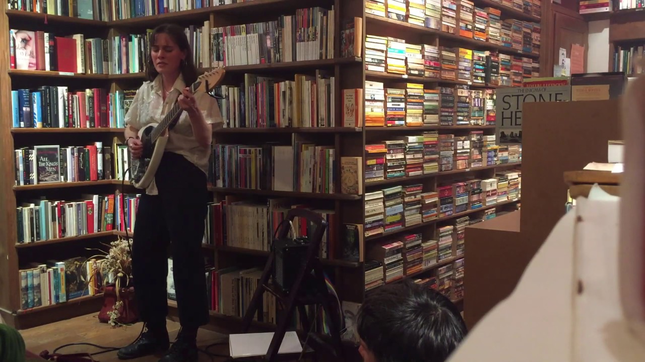 Ellie O'Neill at Berkeley Books of Paris 17 December 2018 - YouTube