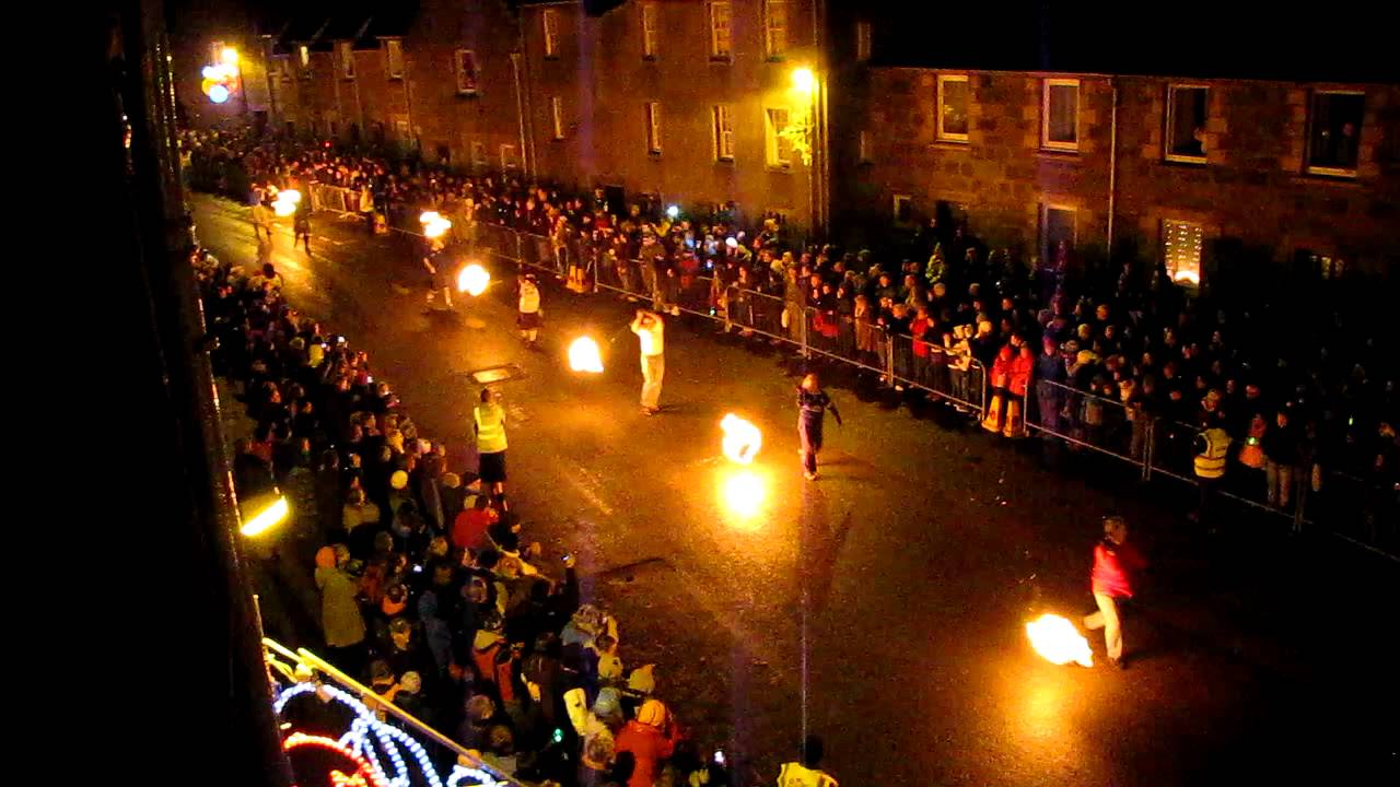 Stonehaven FIREBALLS (New Year) 2011 - YouTube