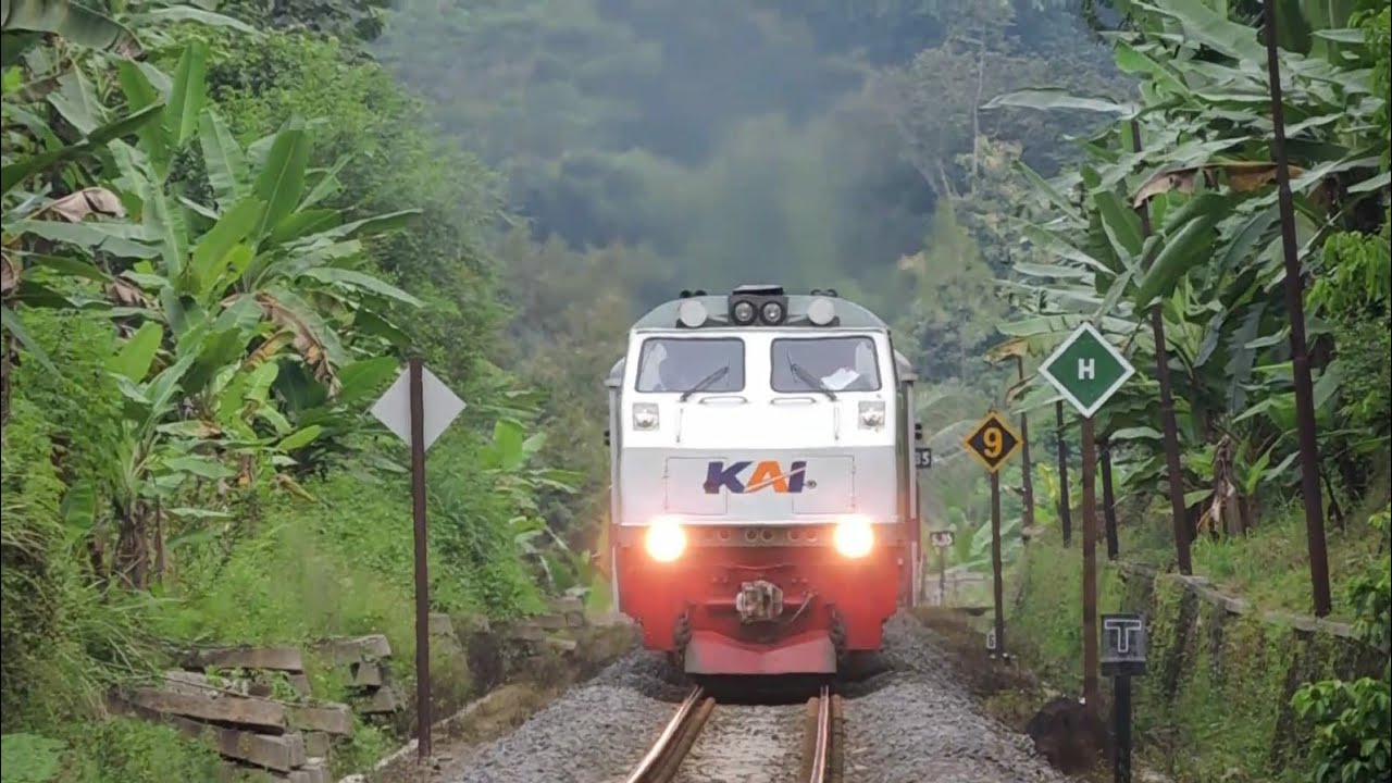 LOKOMOTIF KOBONG TIPIS - YouTube