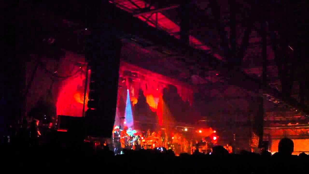 Bon Iver - Hinnom, TX @ Arena Berlin - YouTube
