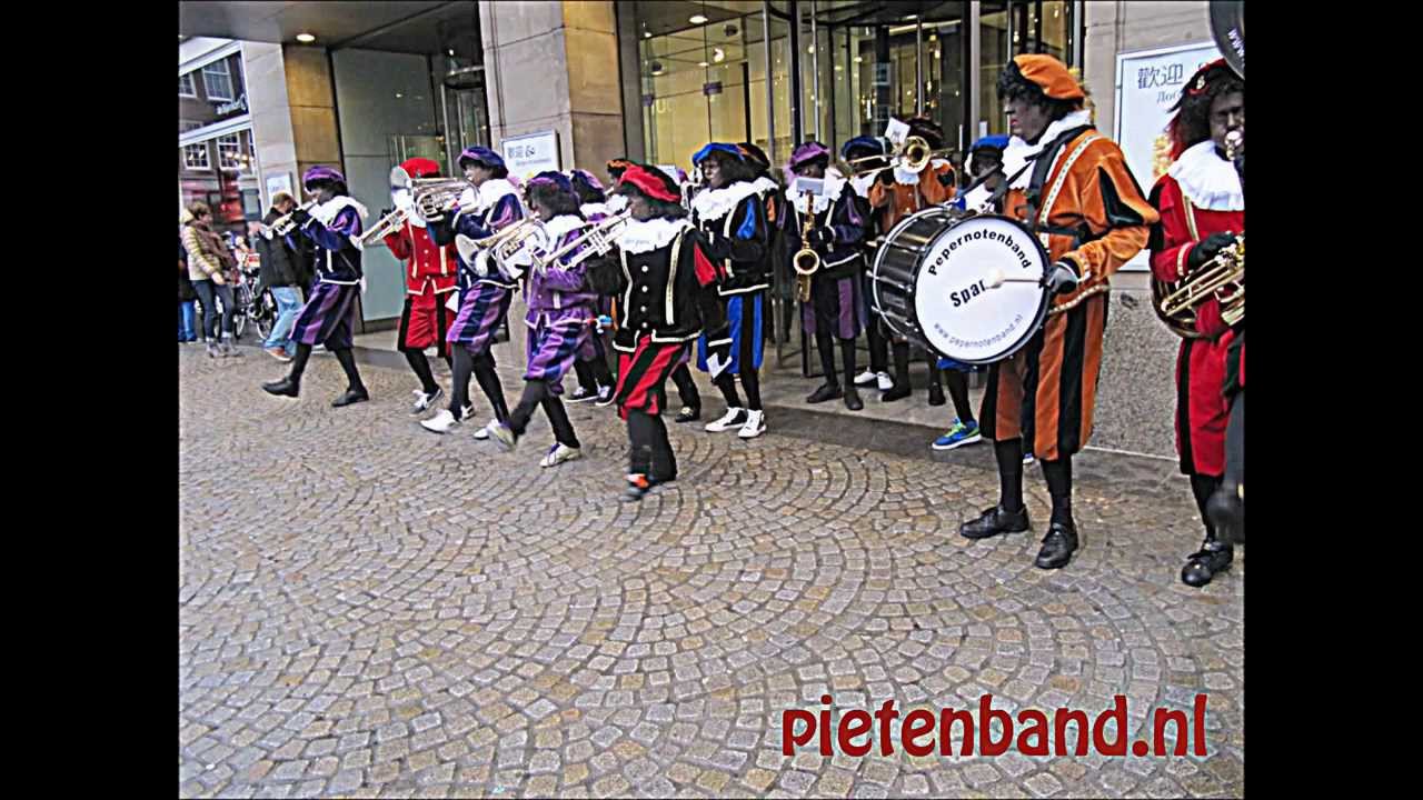 Pietenband - Pepernotenband on Tour - Bijenkorf 1 - YouTube