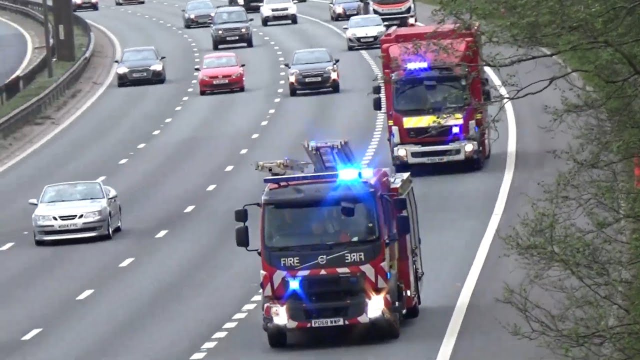 Rochdale Command Unit And Pump Responding - GMFRS - YouTube