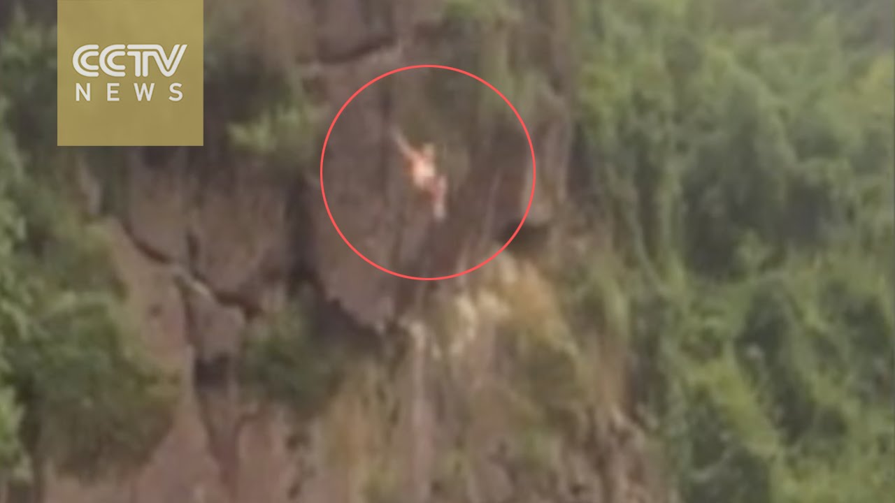 Chinese cliff diver leaps into unconsciousness - YouTube