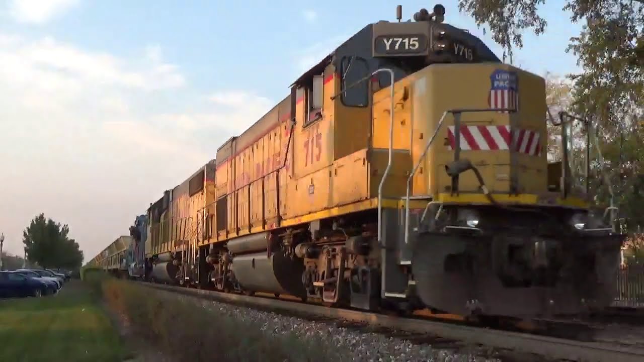 UPY 715 at Lake Forest, IL - YouTube