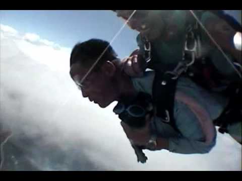 Extreme Pug Skydiving - YouTube