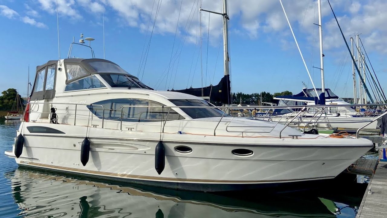 £250,000 Yacht Tour : 2012 Broom 370 - YouTube