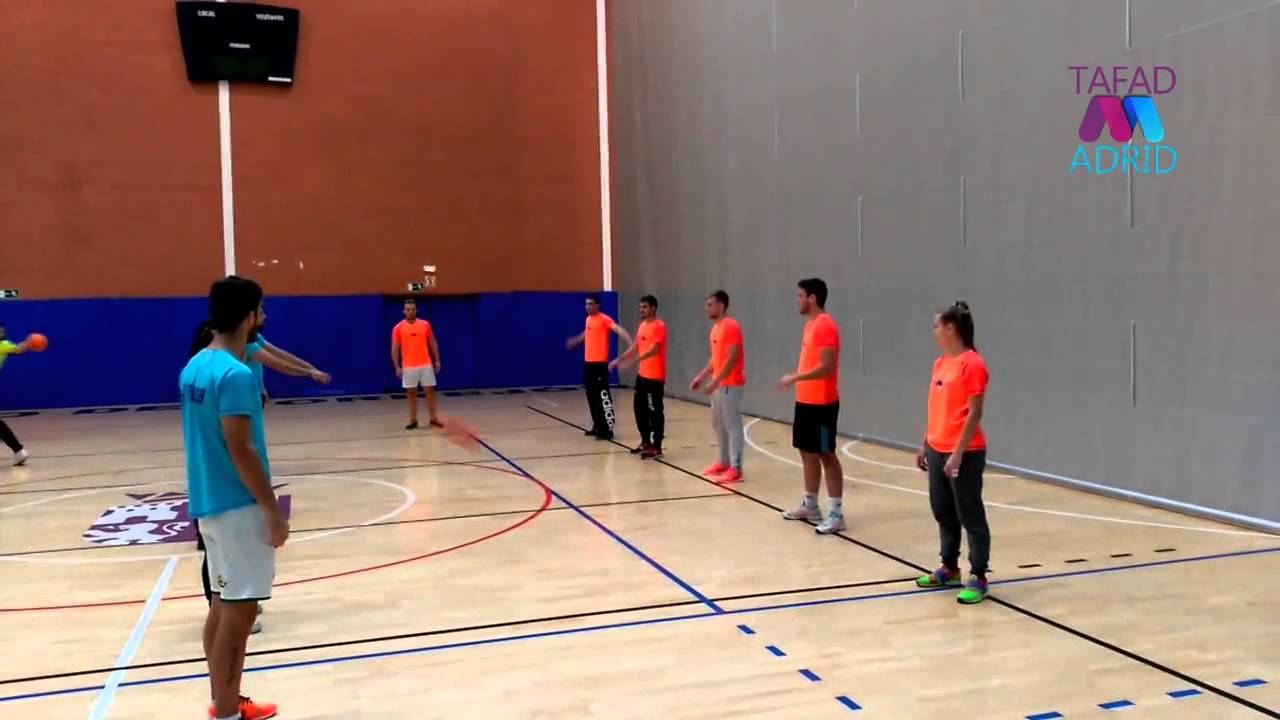 Gestos técnicos- Pase picado en Baloncesto(II) - YouTube