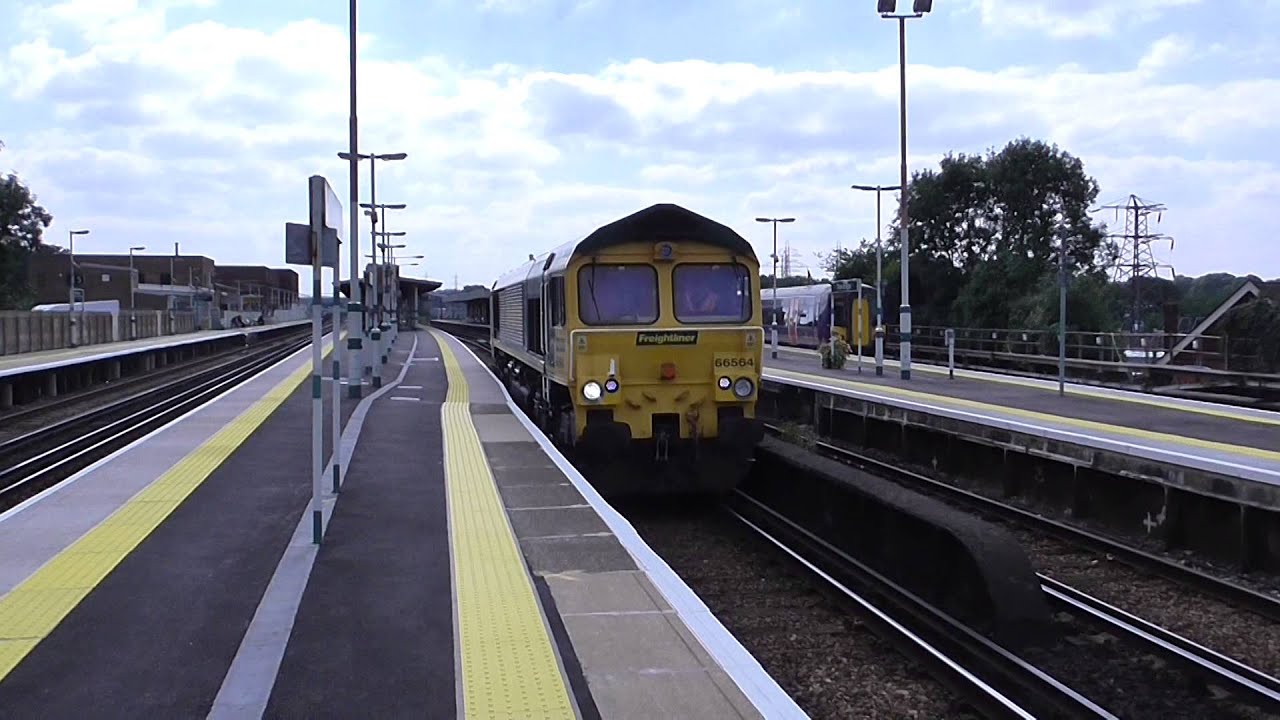 66564 At Three Bridges (Willesden Euroterminal - Willesden Euroterminal ...