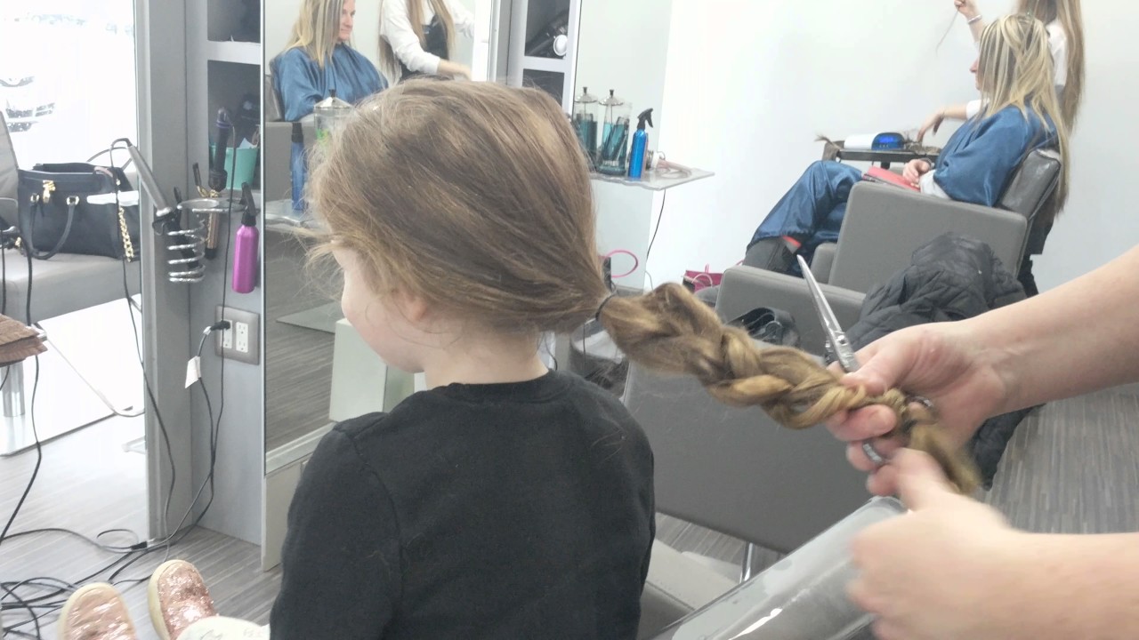 Felicity's big haircut! - YouTube