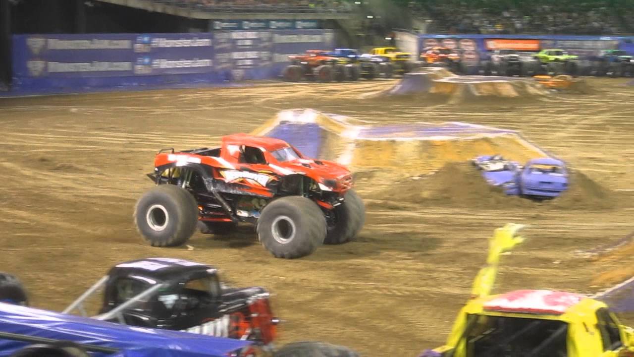 Monster Jam Oakland California Destroyer Freestyle 2-20-16 - YouTube