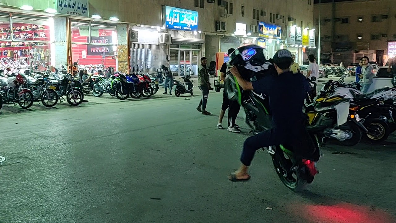 Riyadh arab boys stunts on bike - YouTube