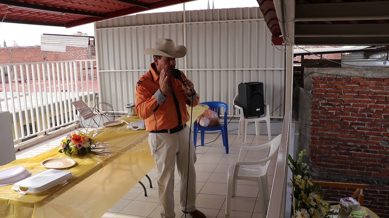 Fue un placer conocerte, Manuel Robles cantando en familia ...