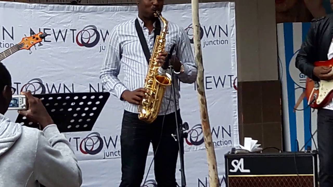 Emmanuel Owoeye on the basse with the African Ambassador Brothers 4 ...