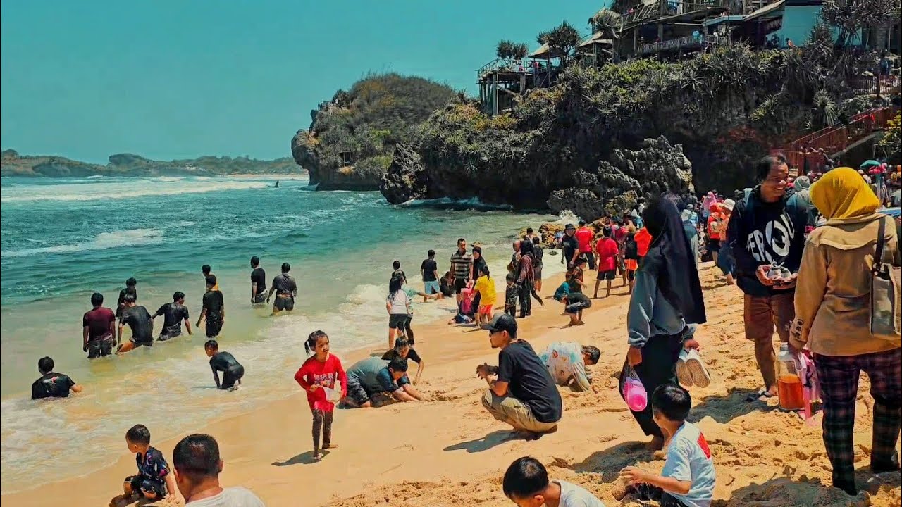 Virtual Walking ~ Sadranan Beach atmosphere on holidays ~ Indonesia ...
