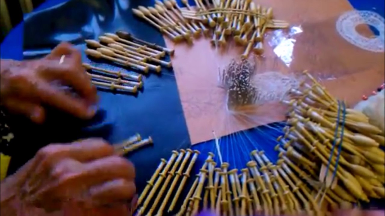 Lace Making at Kantcentrum Bruges - YouTube