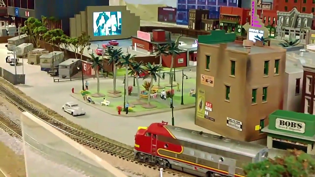 Drive in movie theater in HO scale on club layout - YouTube