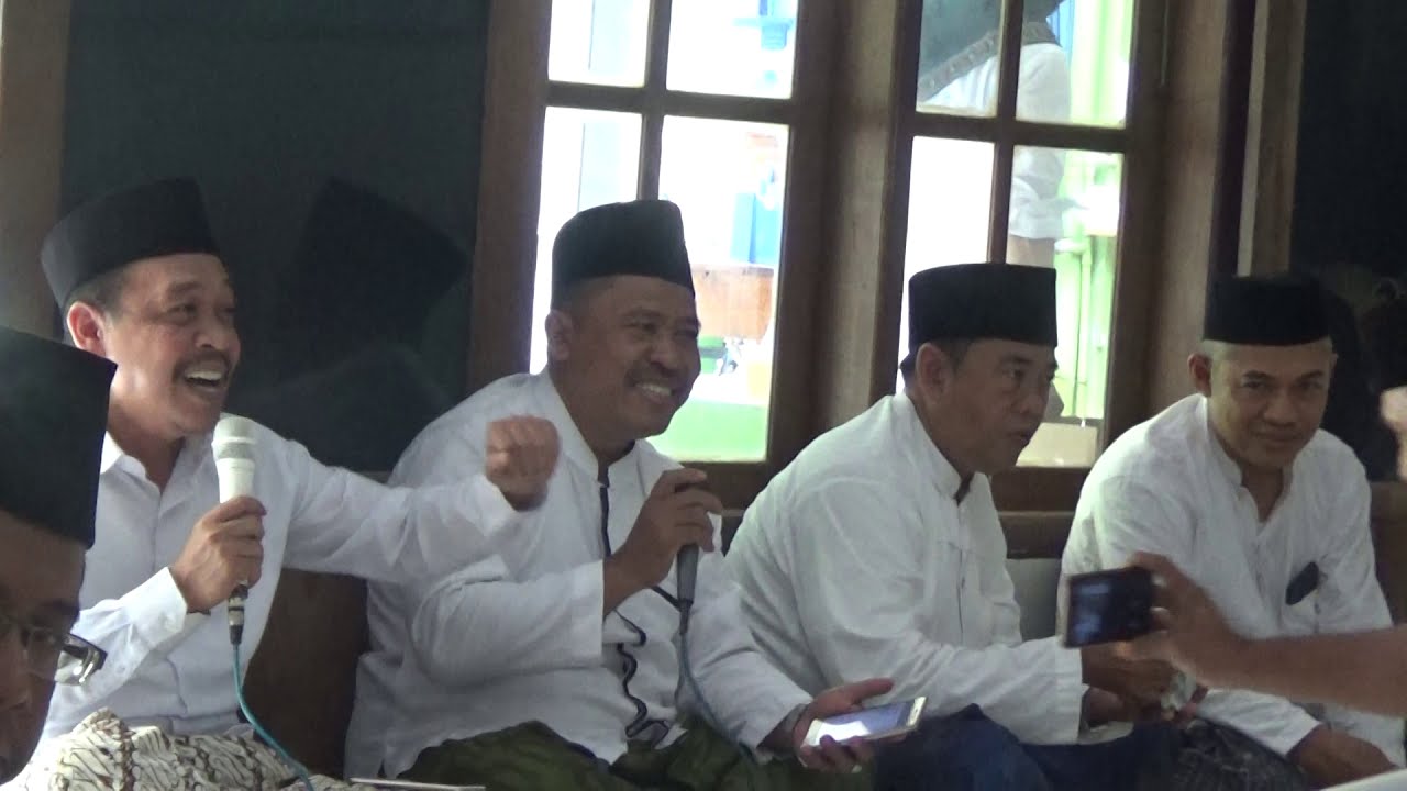 Betapa INDAHNYA KEBERSAMAAN semua guru pada peringatan HARI SANTRI di MTS MATHOLI'UL HUDA BUGEL ...