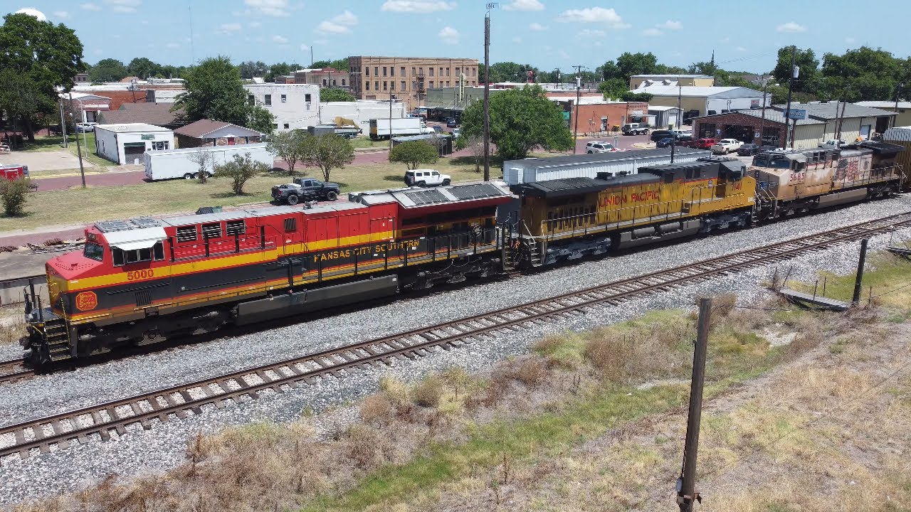 Southbound KCS 5000 & UP 7141/5685, Autorack Train, "Ennis Sub ...