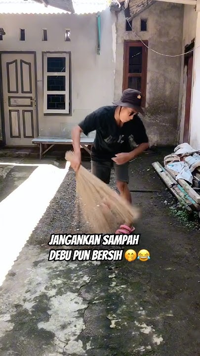Jurus membersihkan sampah #funny #jangkauan #comedy #kontenhiburan #jangkauanluas #lucu #ngakak ...