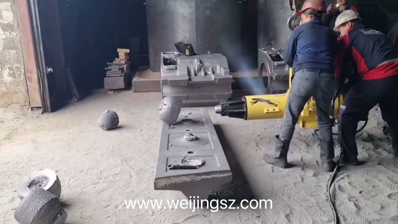 Russian steel foundry is very happy with WEIJING degating hammer - YouTube