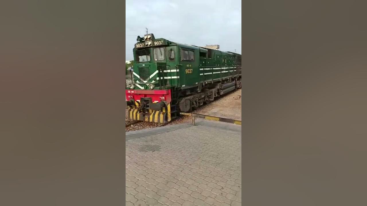 GEU-40 9037 with 27up Shalimar Express from Karachi to Lahore arrival at Drigh Road Railway ...