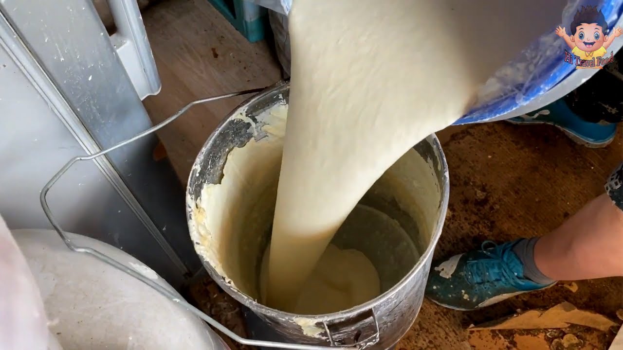 Korean Street Food | Fish-Shaped Bread (Bungeoppang) - YouTube