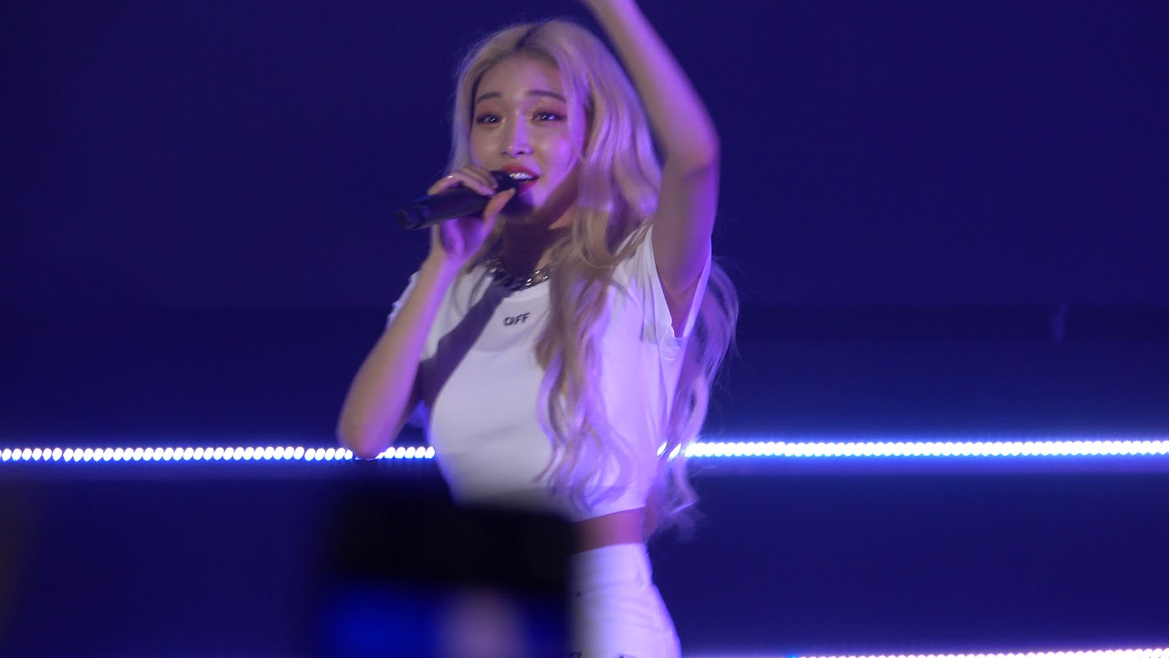 20190803 KB국민은행 Liiv Concert I.O.I 청하 Snapping 공연 직캠 - YouTube