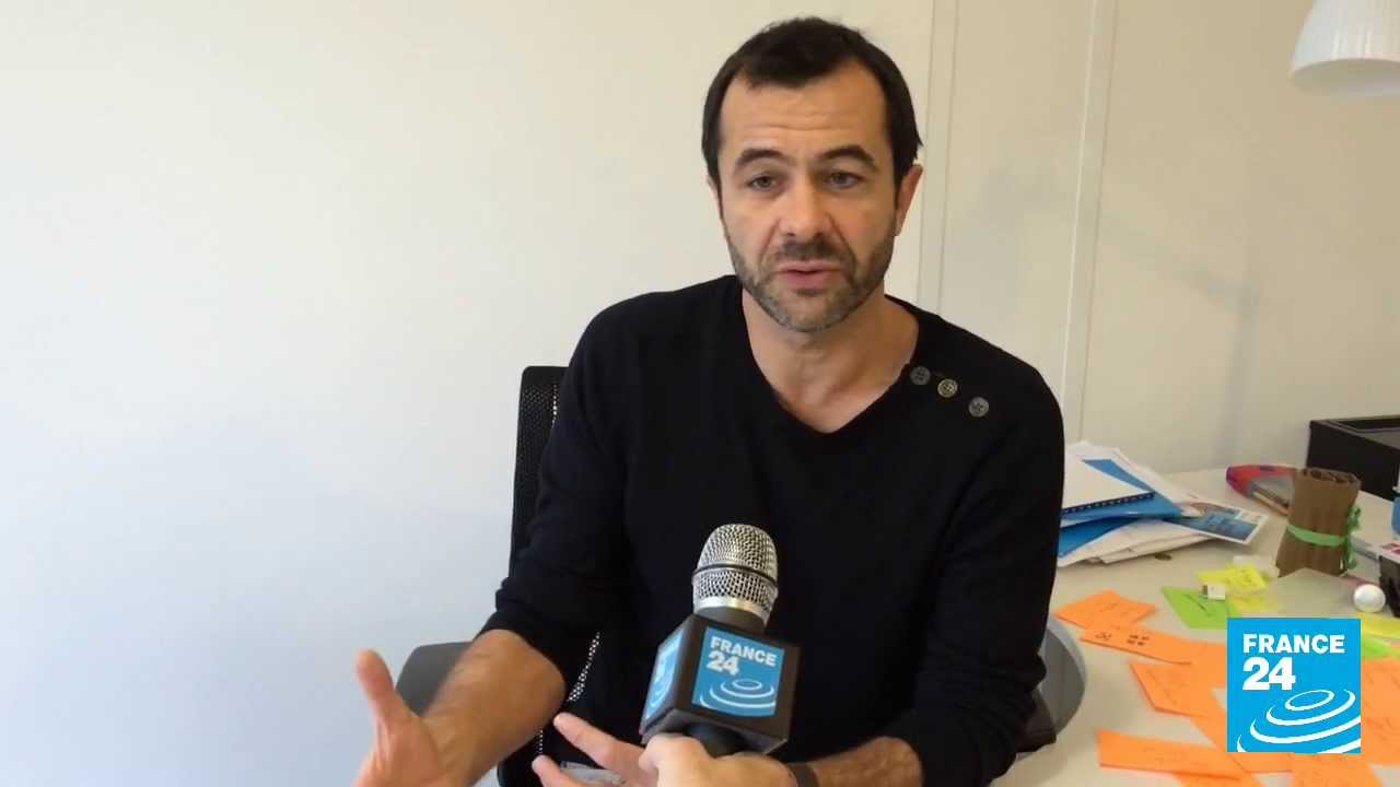Frédéric Bonnard explique ce qu'est la Social TV - YouTube