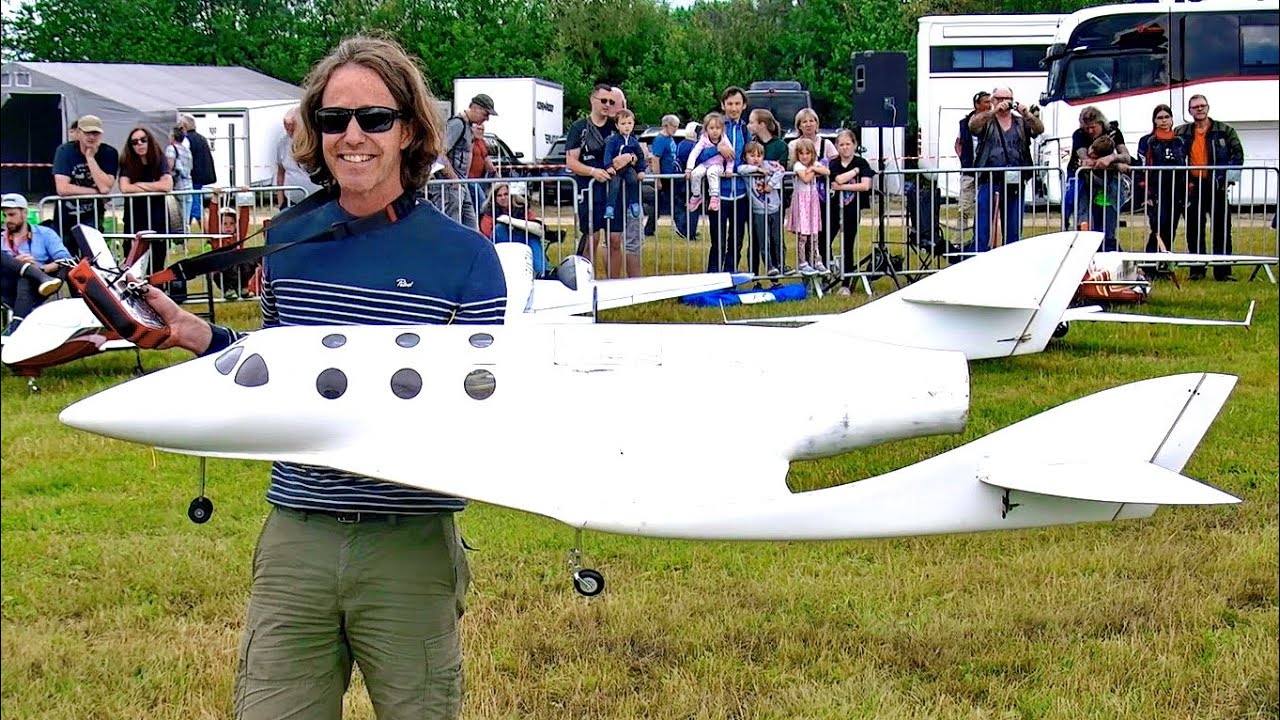 VIRGIN GALACTIC RC SPACESHIP 2 FROM WHITE KNIGHT 2 / SCALE MODEL ...