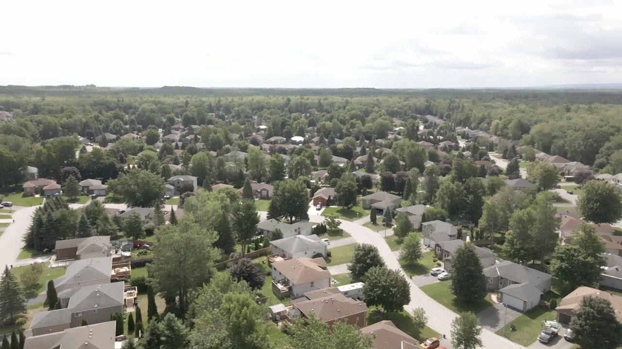 Neighbourhood Tour: Silver Birch Area Wasaga Beach - YouTube