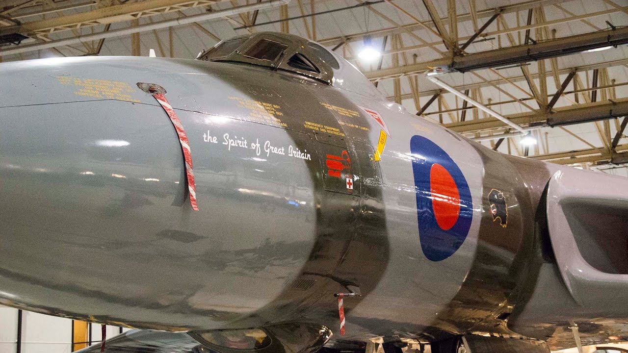 Vulcan XH558 Last Public Display including farewell ATC messages - YouTube