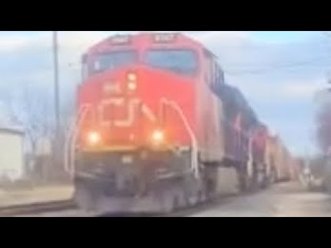Lovely P5 on ET44AC! CN 3147 leading!( CN 8811 + UP 7736 trailing!) 133 cars! 🌨️☃️ ️ - YouTube