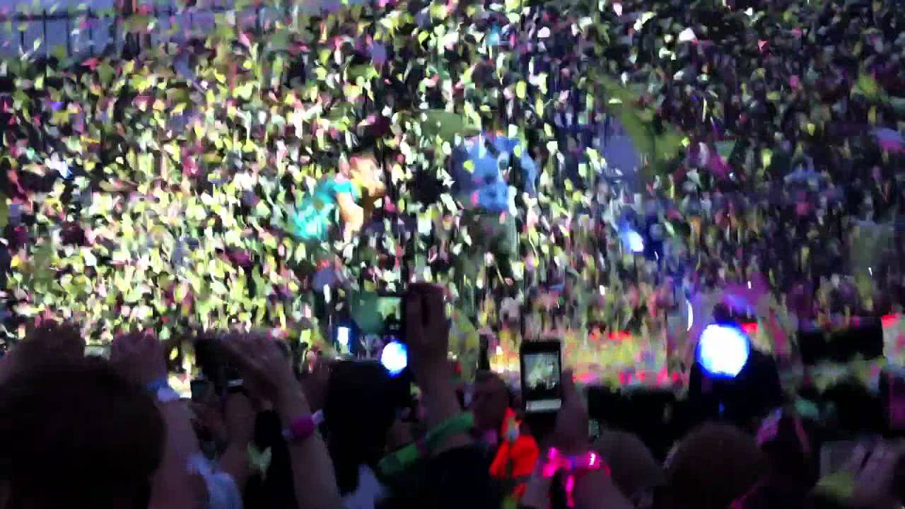 IN MY PLACE - COLDPLAY - CONCERT EMIRATES STADIUM - YouTube