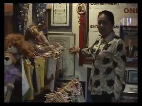 ID Ellis Suriyati's Office Tour