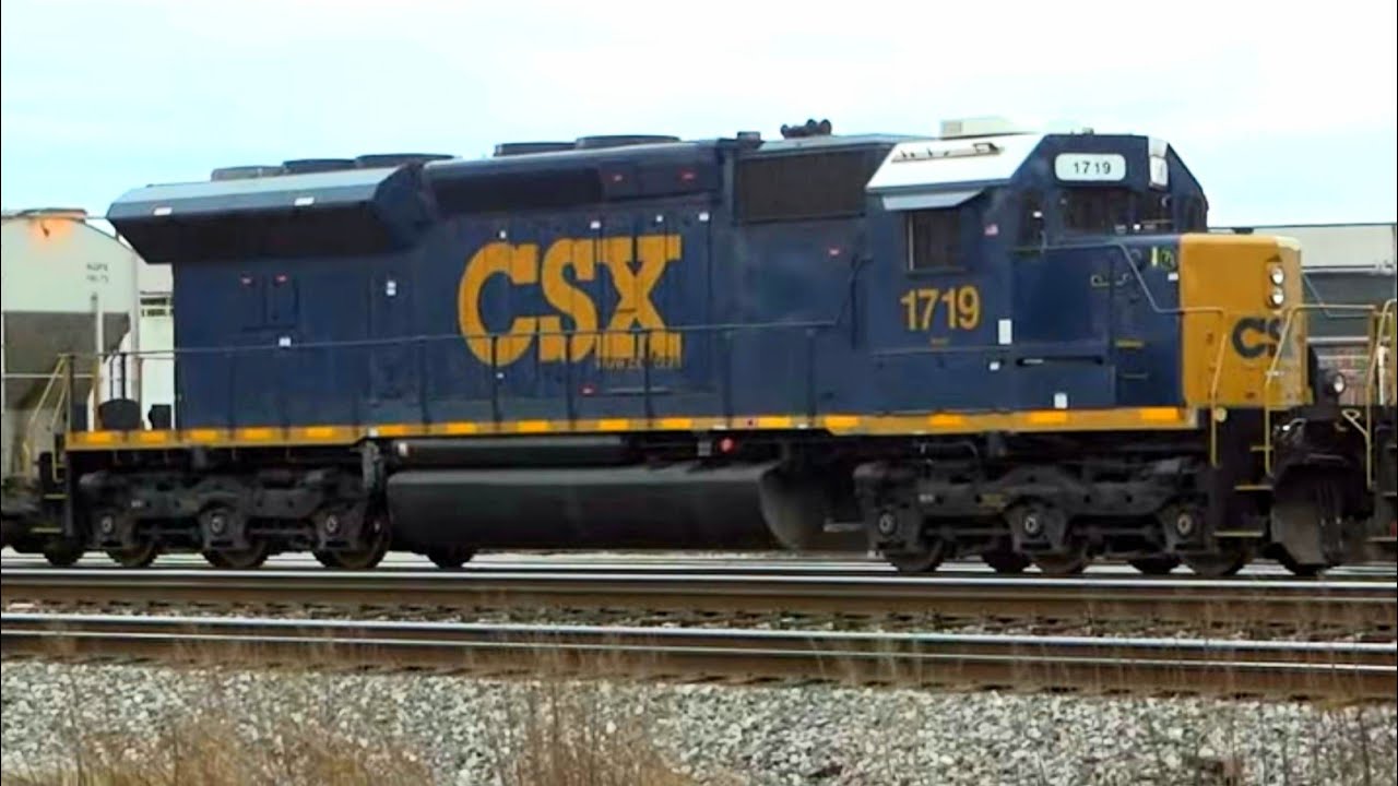 👀 2 Hrs of Trains with EMD SD23T4 and New Heritage Units - YouTube